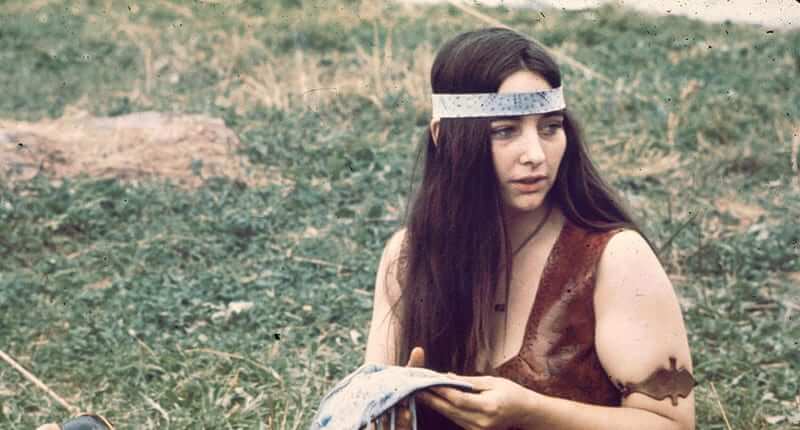 20 Rare Pictures That Capture The Magic Of Woodstock | Kueez